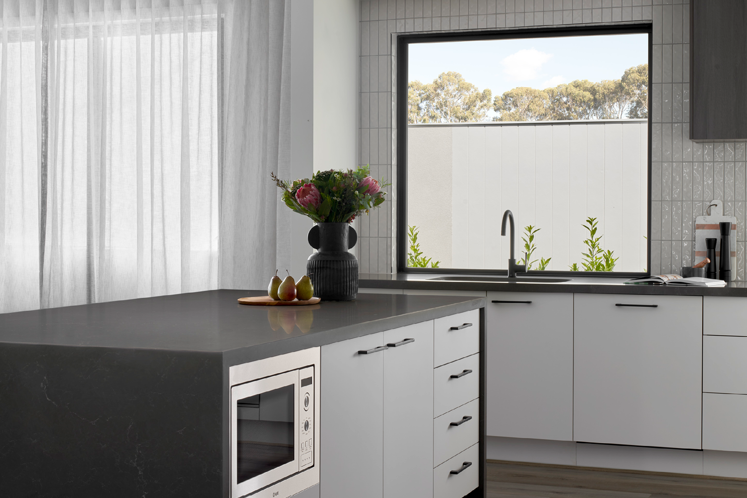 How to clean your windows and give them a streak-free shine - Boutique ...